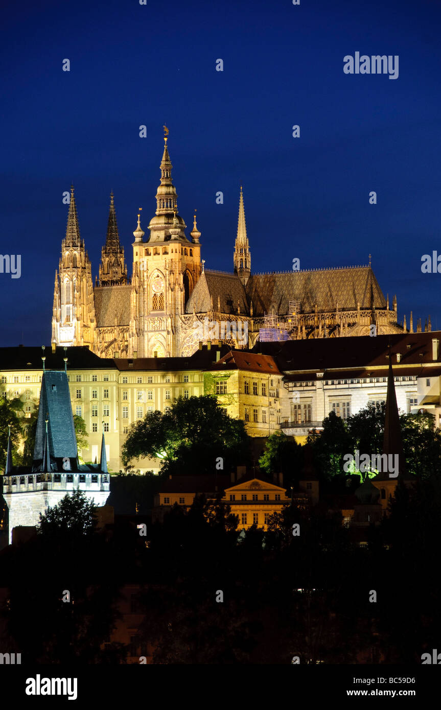Map symbol hill hi-res stock photography and images - Alamy