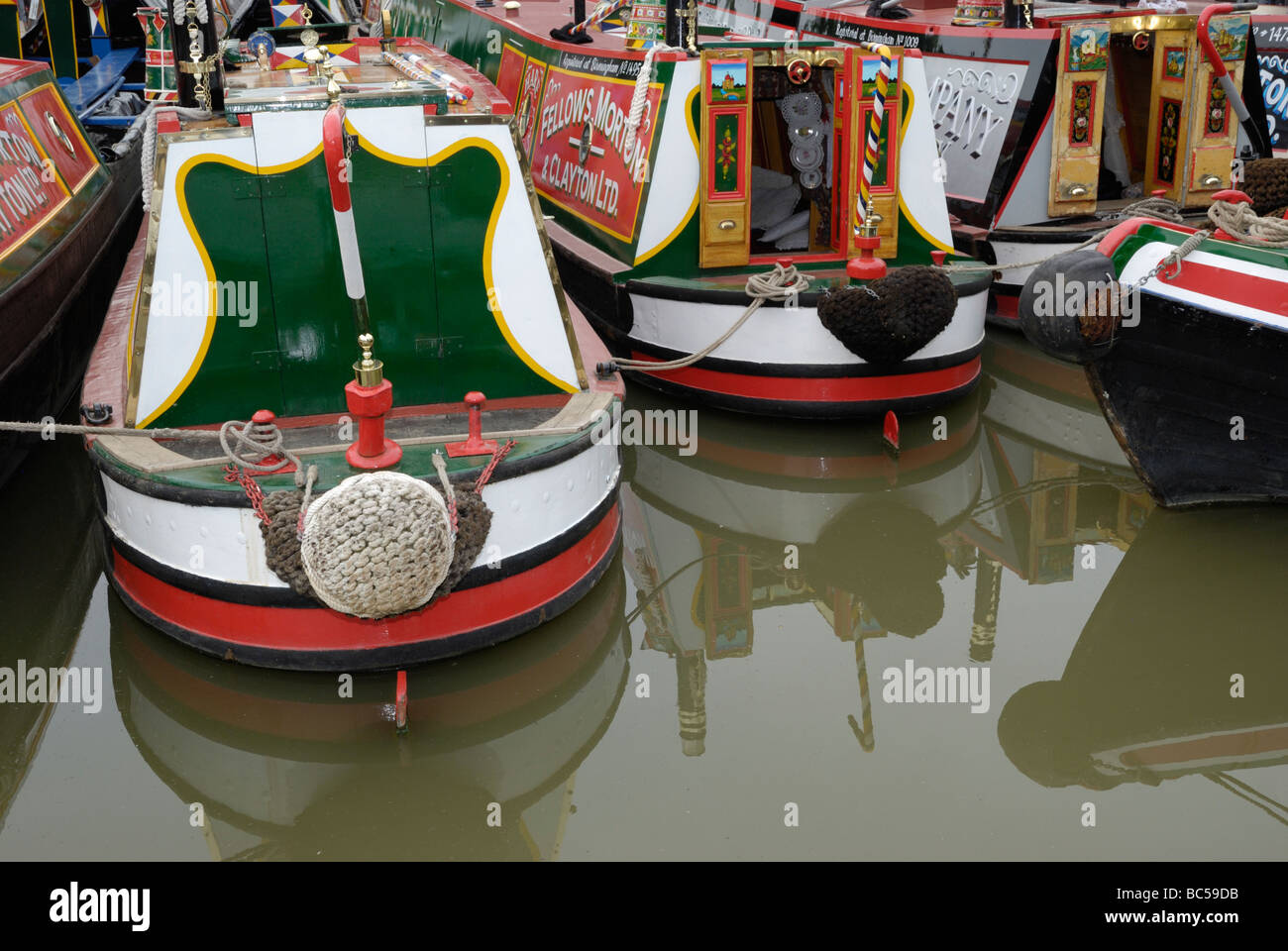 Traditional English narrow boats. Braunston Marina, Northamptonshire ...