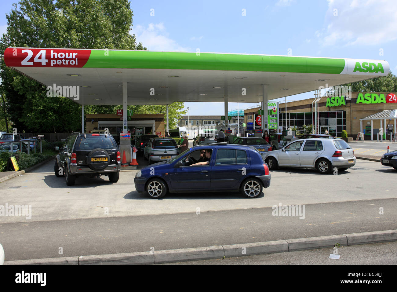 Asda petrol station hi-res stock photography and images - Alamy