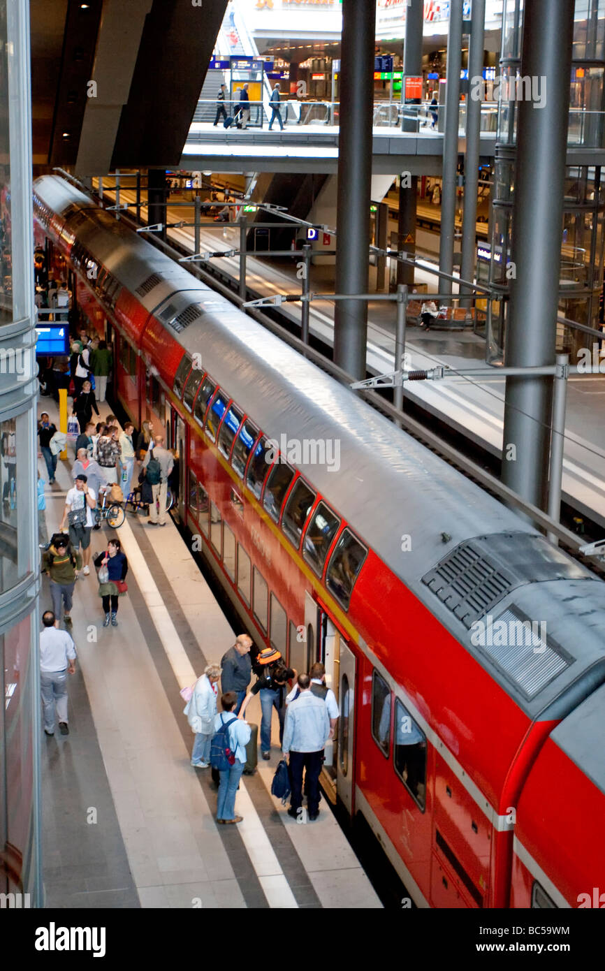 Berlin Hauptbahnhof, Central Train Station in Berlin Stock Photo - Alamy