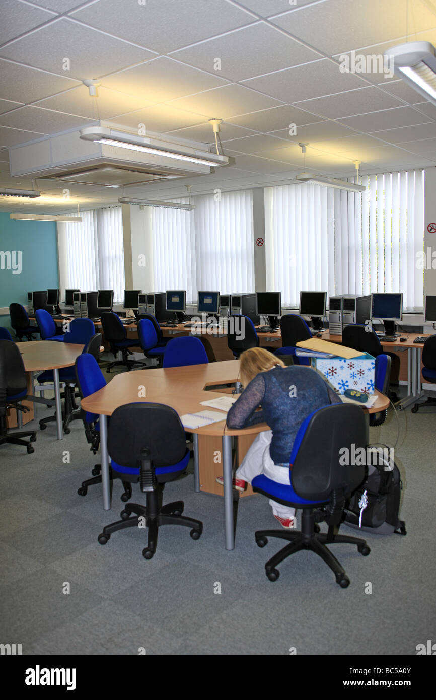 Wide woman hi hi-res stock photography and images - Alamy