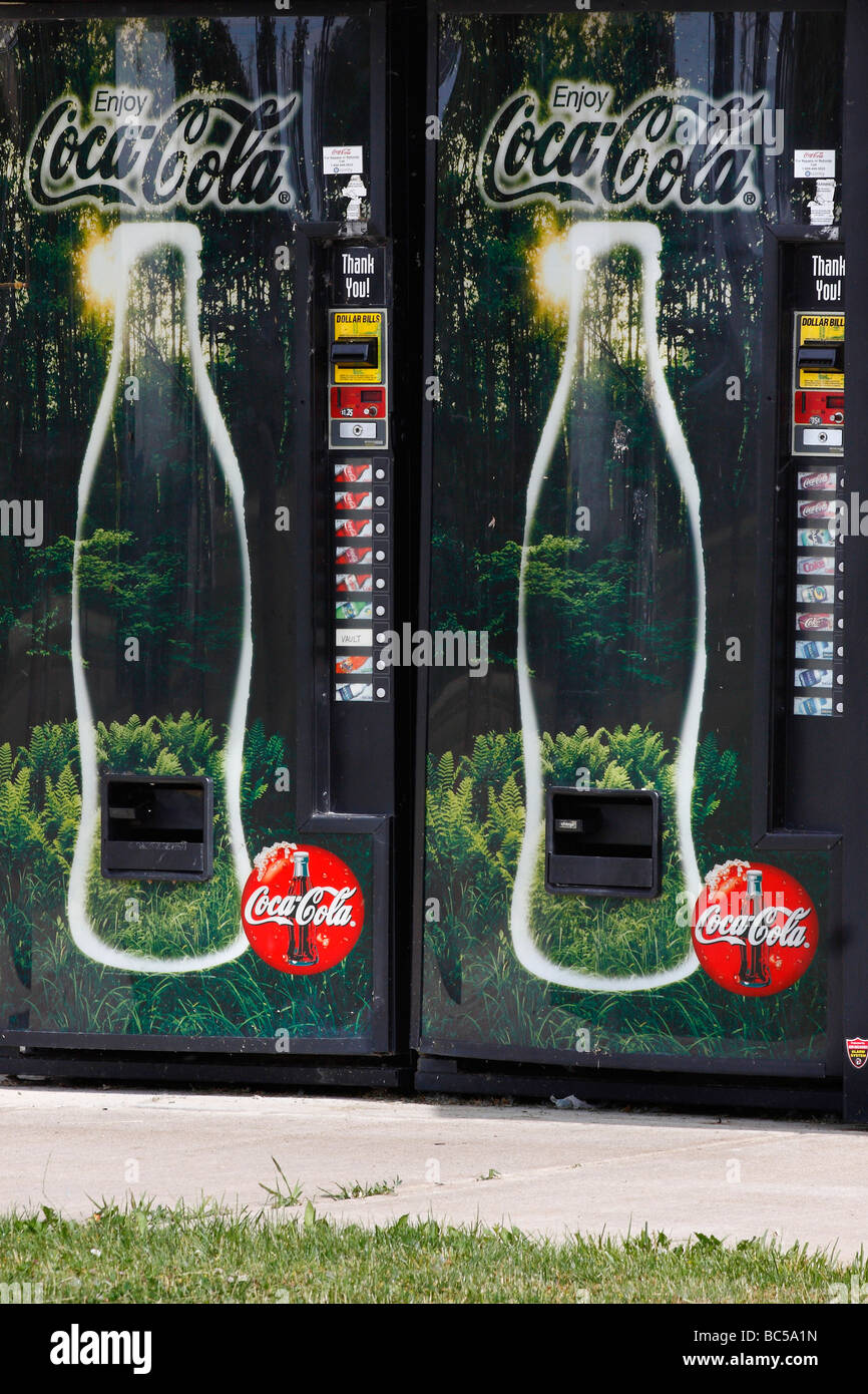 Filling a vending machine hi-res stock photography and images - Alamy
