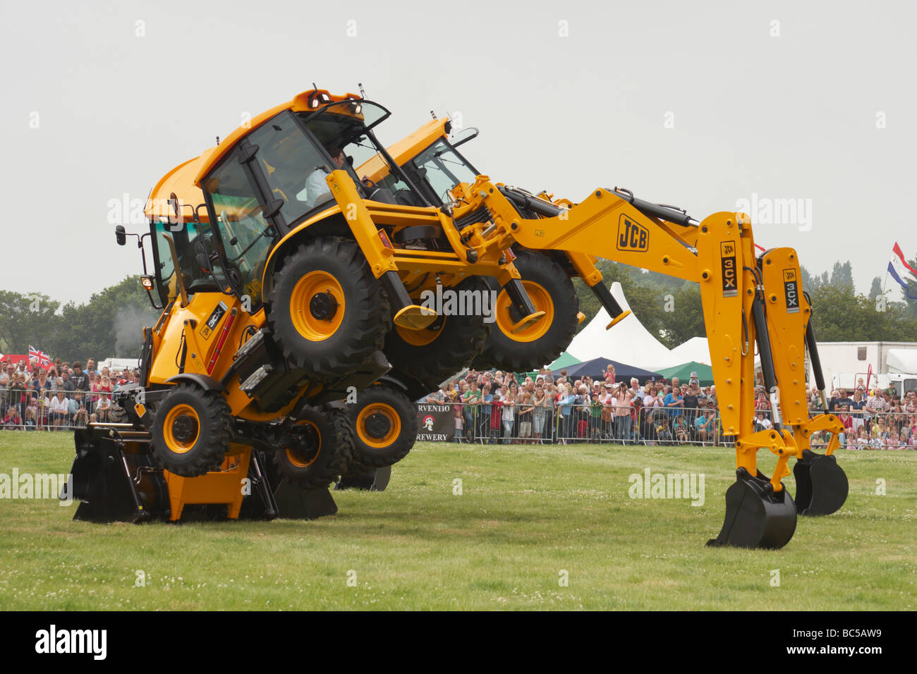 JCB 'dancing diggers' acrobatic display at the Derbyshire County Show ...