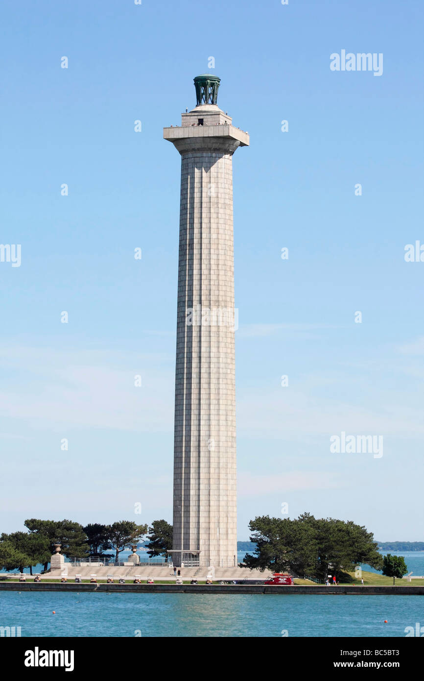 Oliver Perry Memorial monument over Lake Erie island Put in Bay in Ohio ...