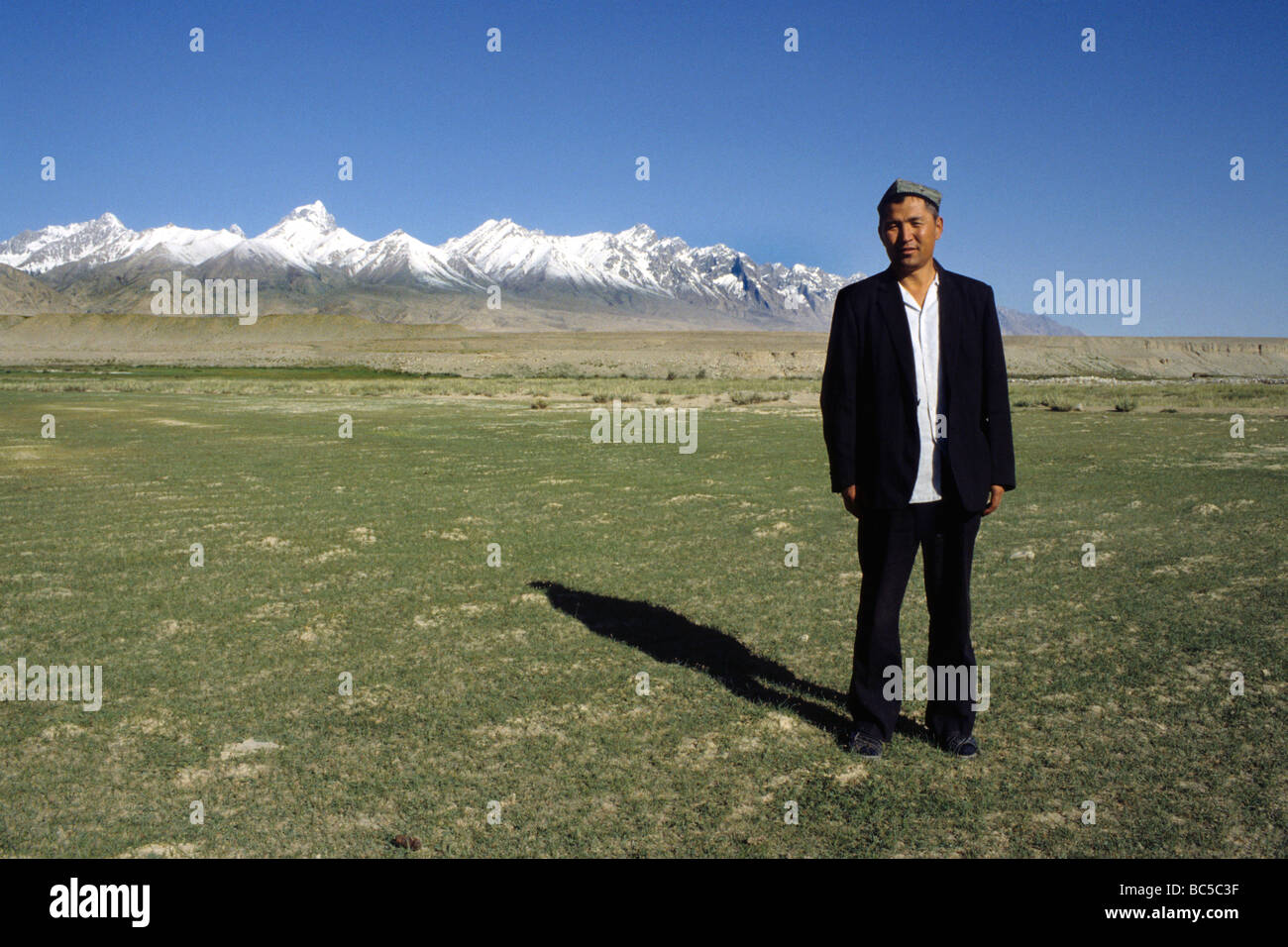xinjiang china Shepherd near Tashgurkan Stock Photo - Alamy