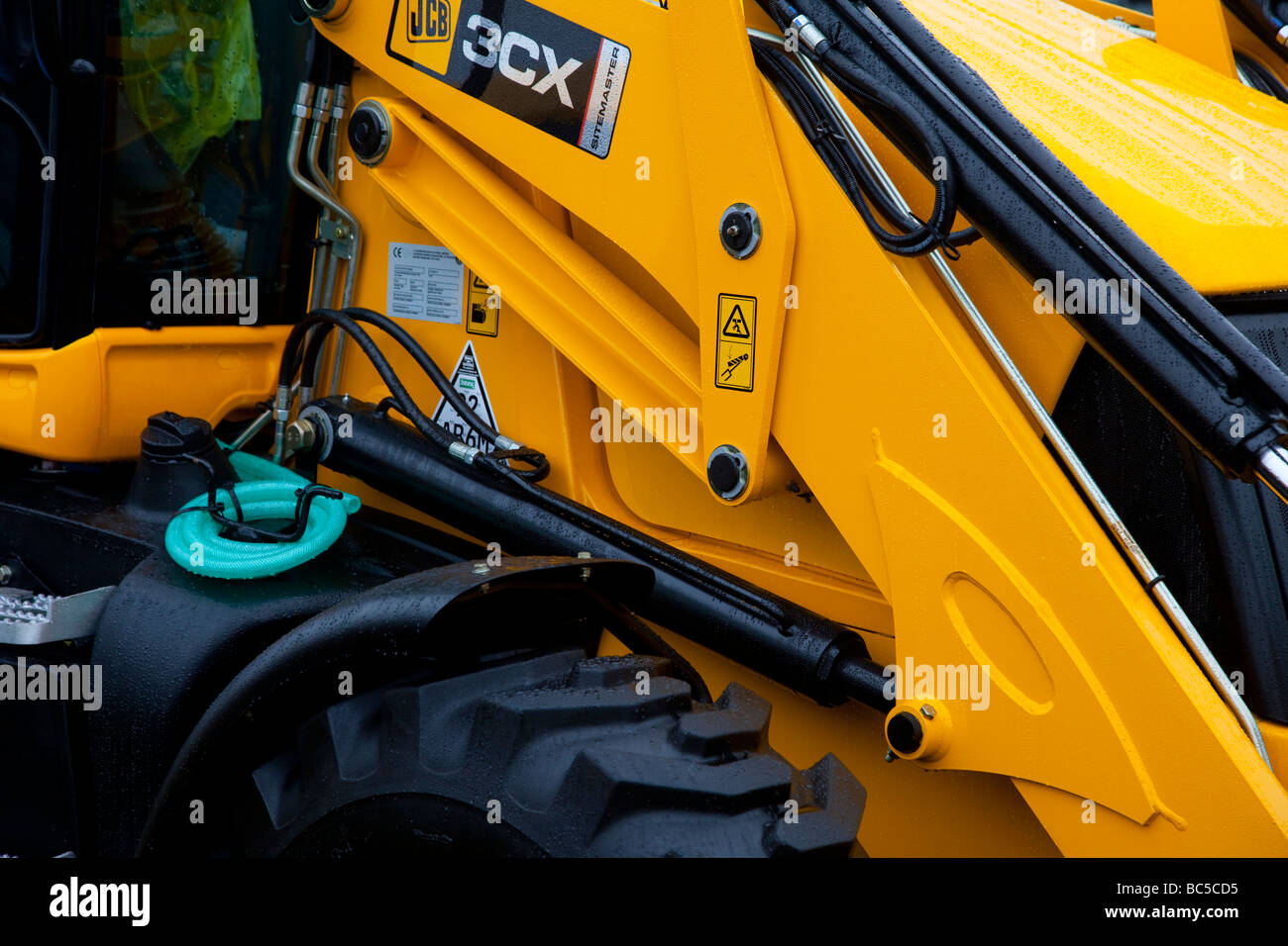Yellow jcb machines hi-res stock photography and images - Alamy