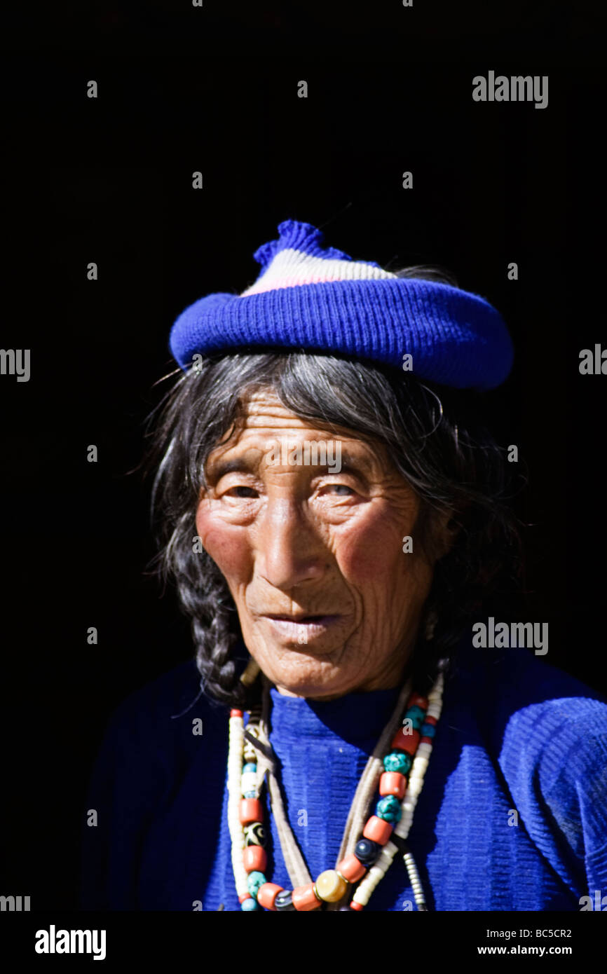 Tibetan pilgrim at the Labrang monastery, Xiahe, China Stock Photo - Alamy