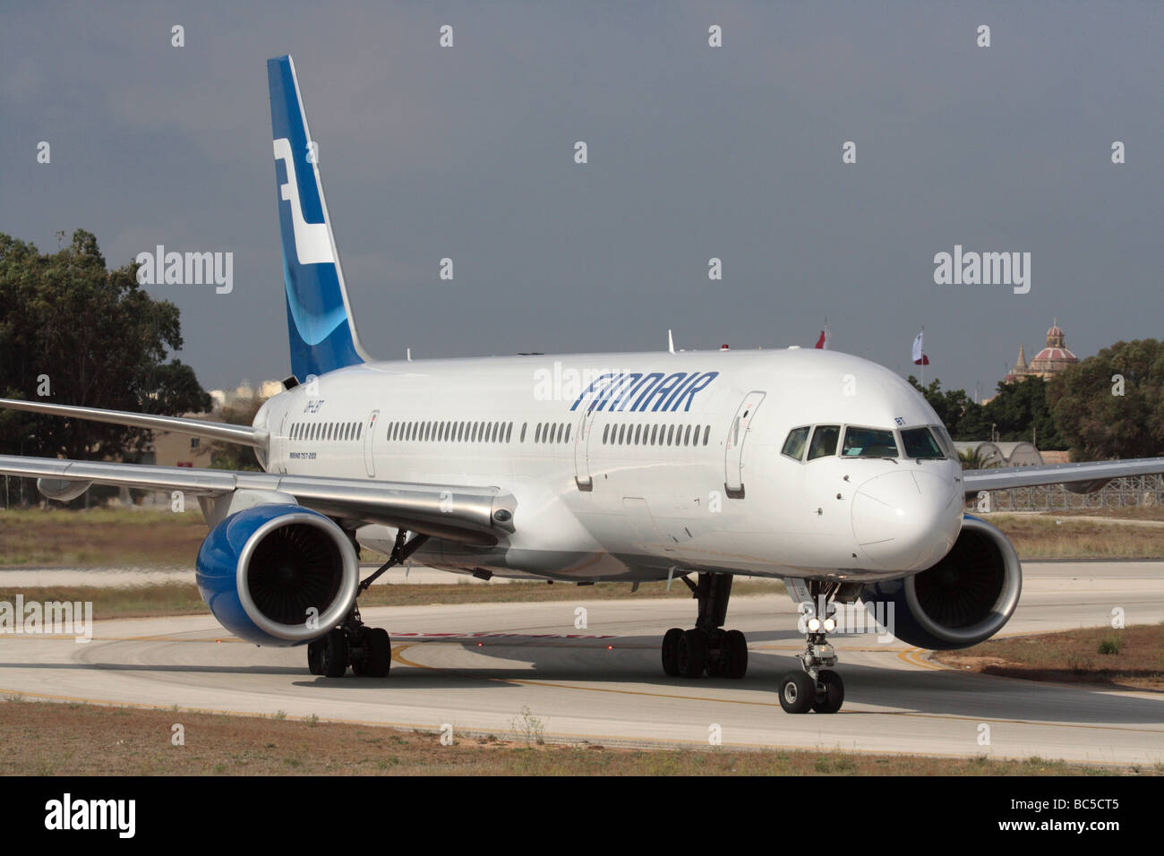 Finnair Boeing 757 on arrival Stock Photo - Alamy