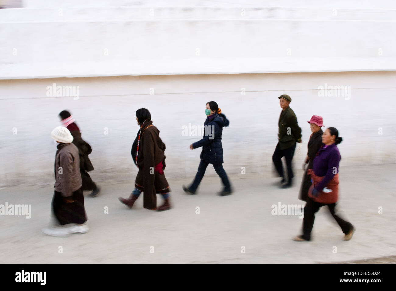 Tibetan pilgrims at the Labrang monastery, Xiahe, China Stock Photo - Alamy