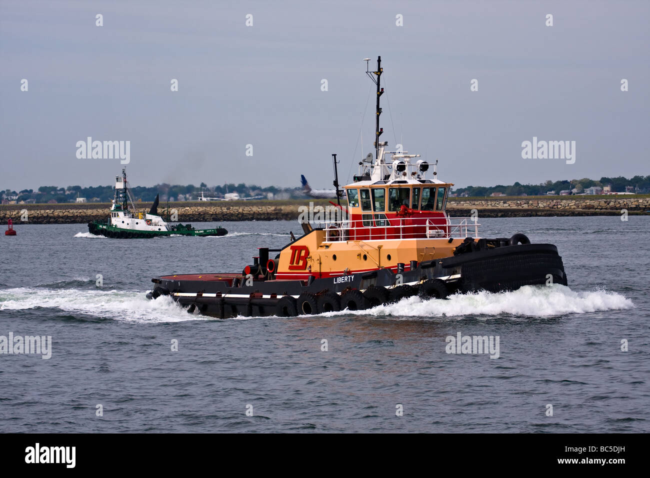 Working tugboats hi-res stock photography and images - Alamy