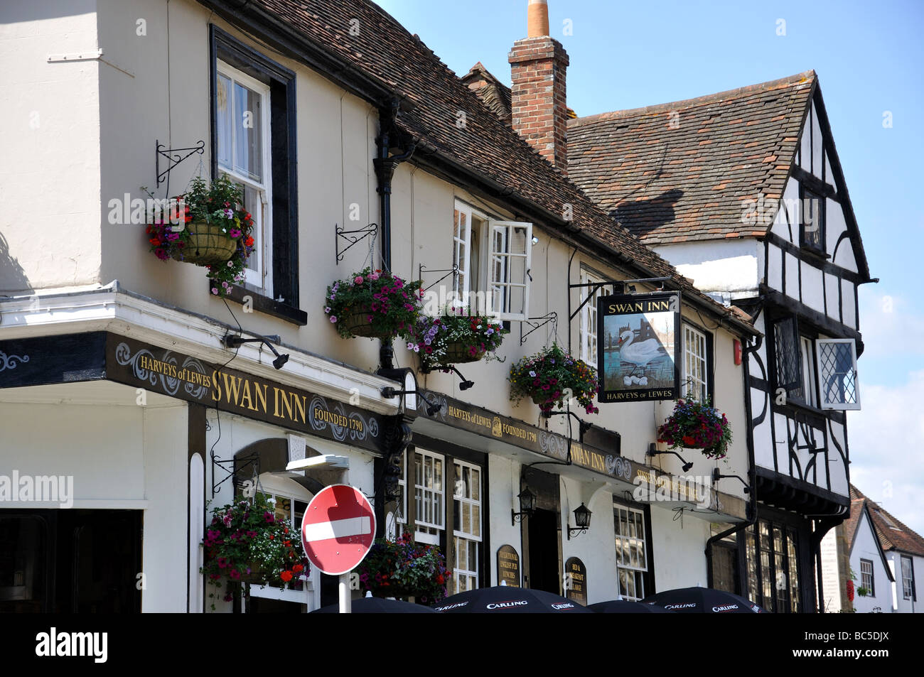 Swan lane hi-res stock photography and images - Alamy
