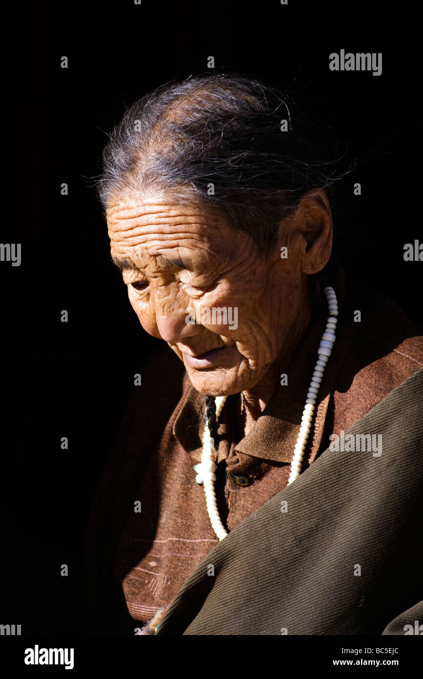 Tibetan pilgrim at the Labrang monastery, Xiahe, China Stock Photo - Alamy