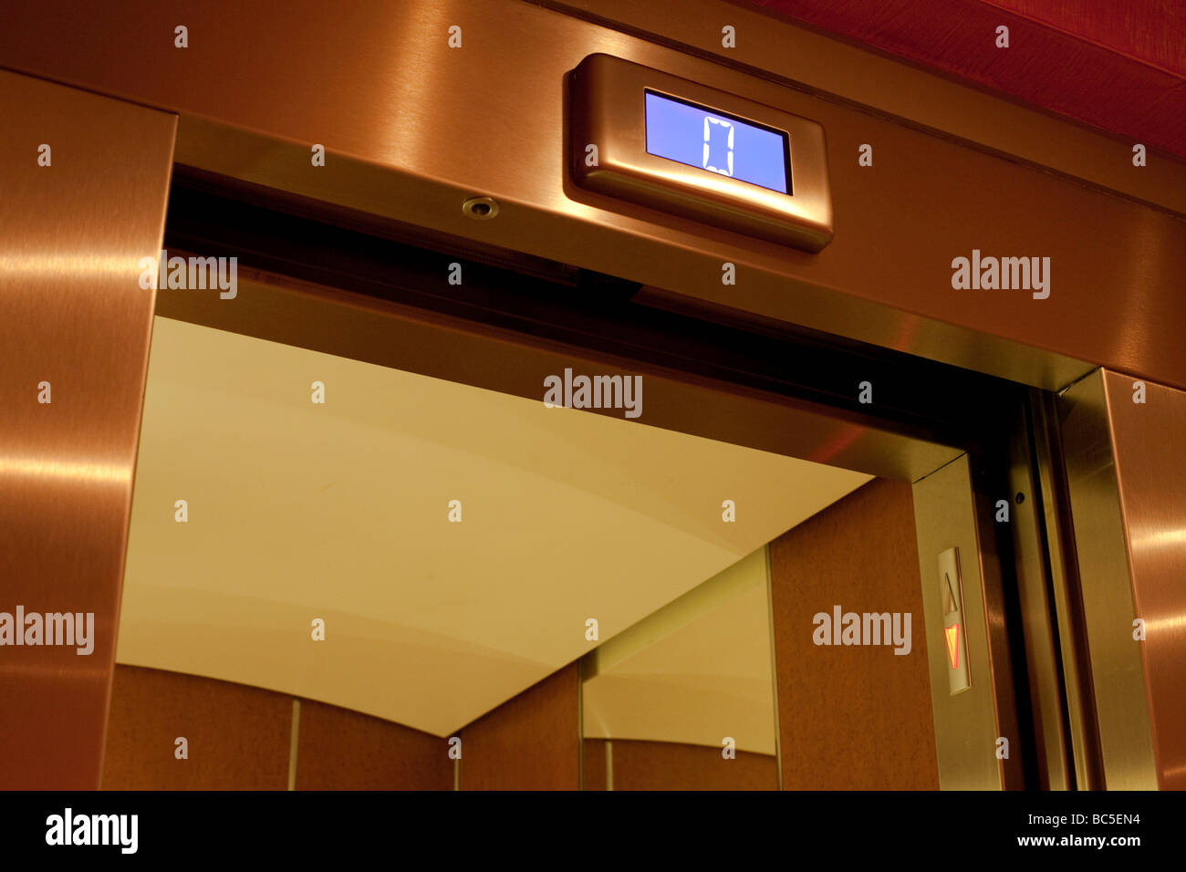 Elevator indicator hi-res stock photography and images - Alamy