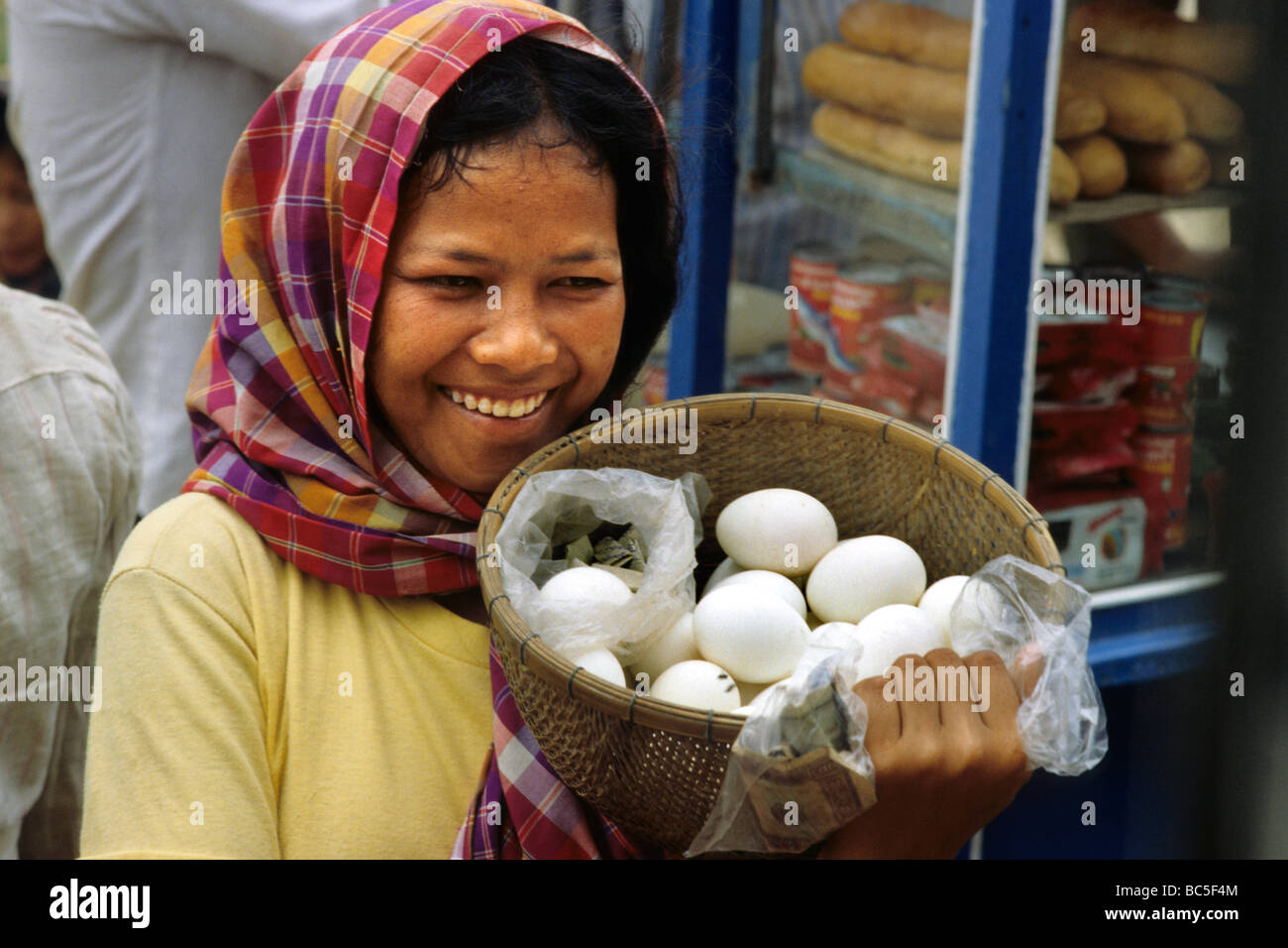 cambodia Young peddler Moc Bai Stock Photo - Alamy
