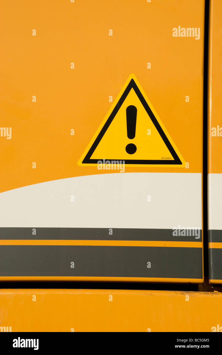 Yellow hgv articulated lorries hi-res stock photography and images - Alamy