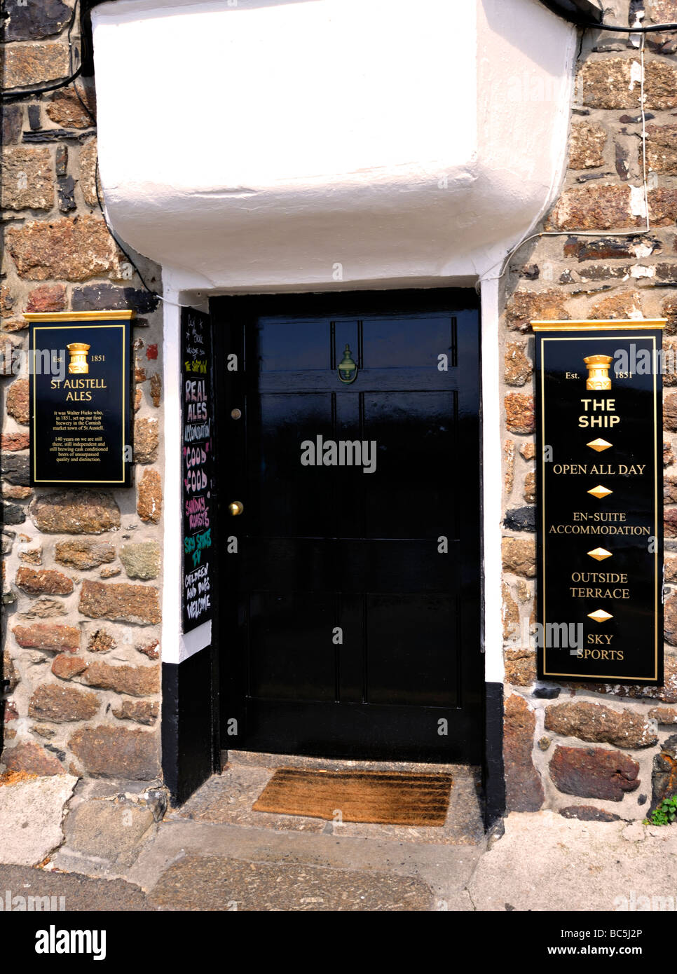 MOUSEHOLE, CORNWALL, UK - JUNE 09, 2009: Door to the Ship Inn pub Stock ...