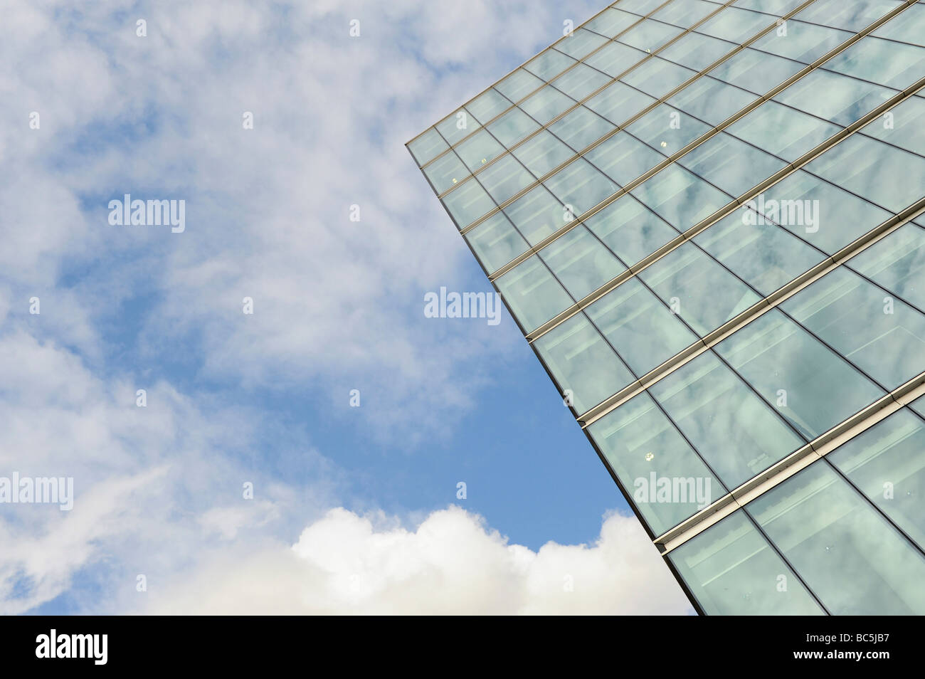 Sky reflection building architecture hi-res stock photography and ...