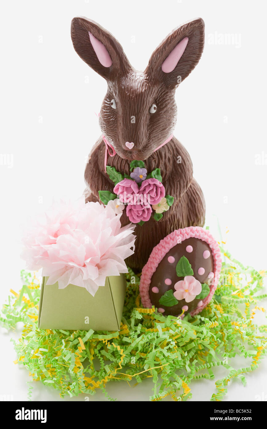 Easter bunny with egg hi-res stock photography and images - Alamy