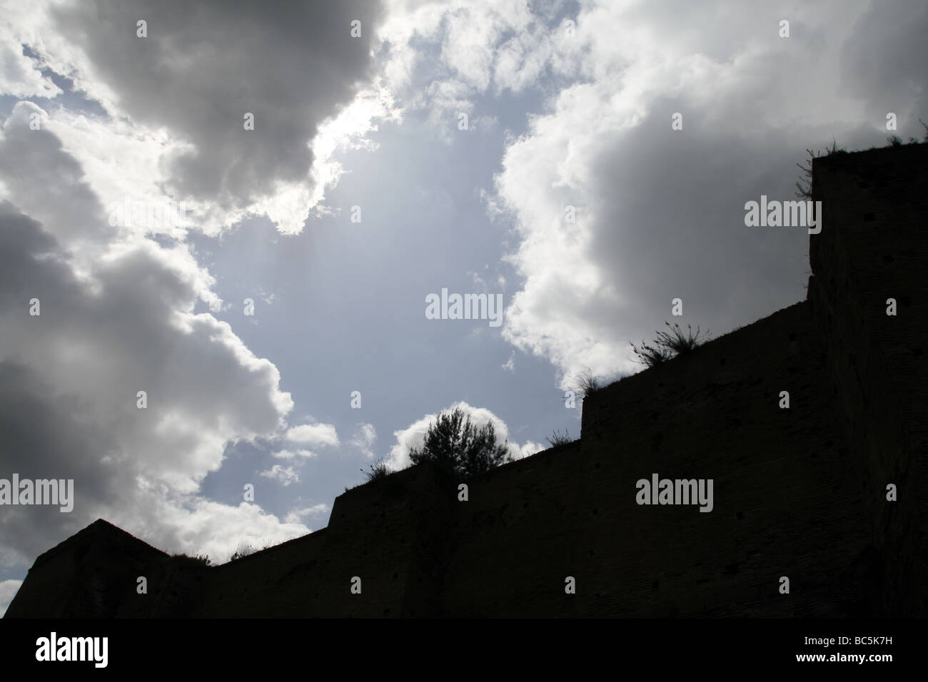Ancient tower roman boundary wall hi-res stock photography and images ...