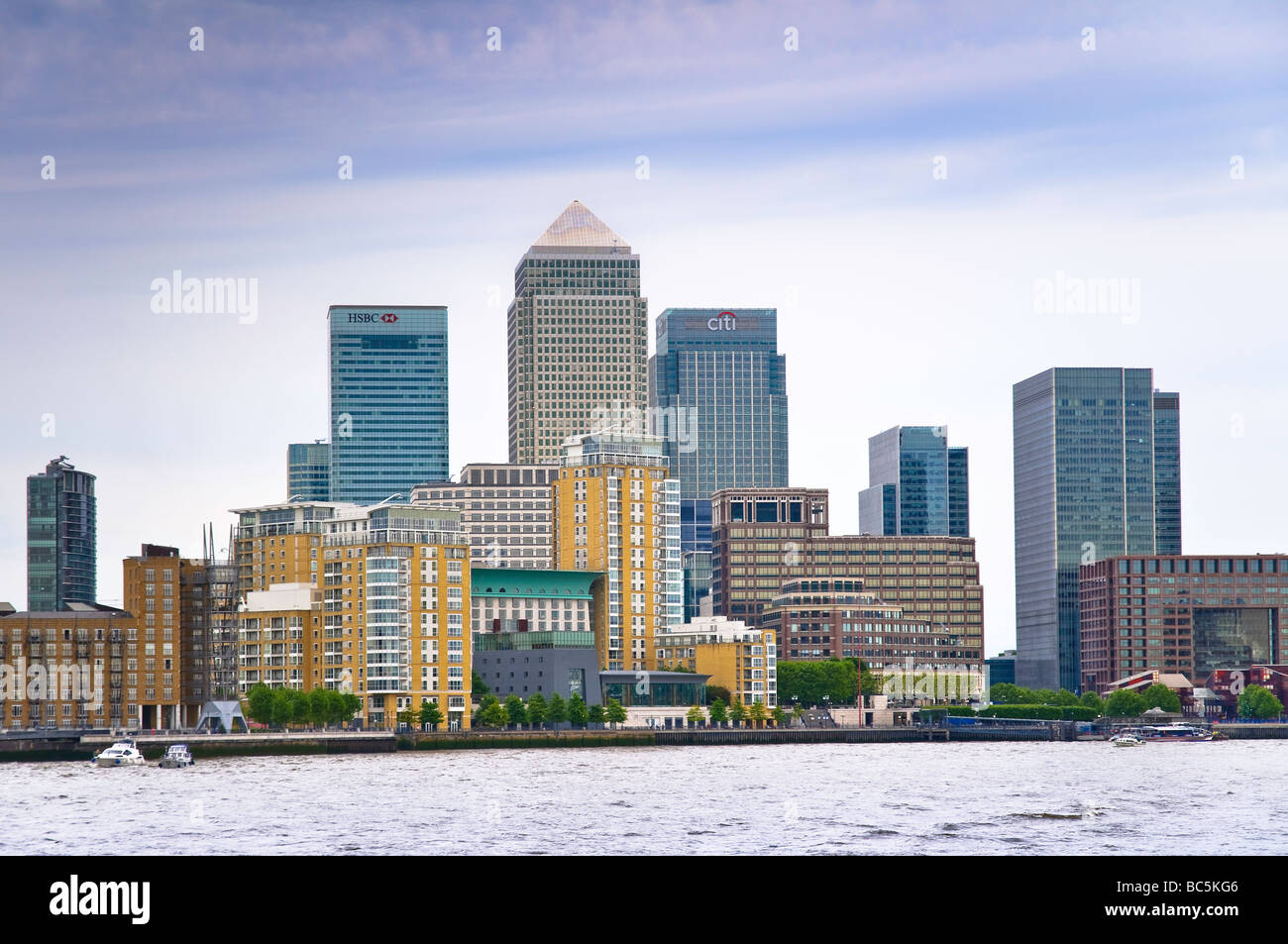A view of Canary Wharf with the imposing height of Canada Square ...