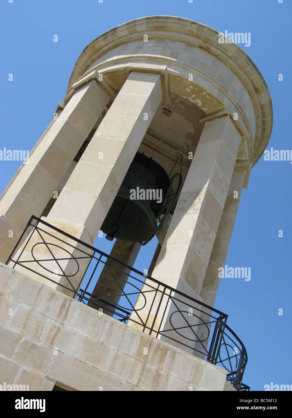 World war ii siege bell memorial hi-res stock photography and images ...
