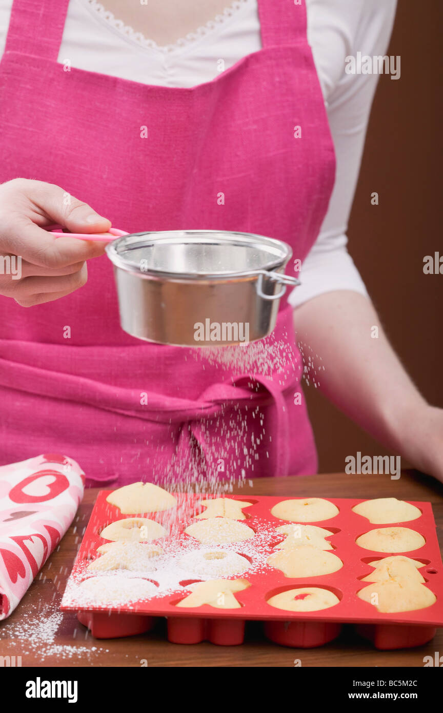 Woman sieve sprinkling sugar hi-res stock photography and images - Alamy