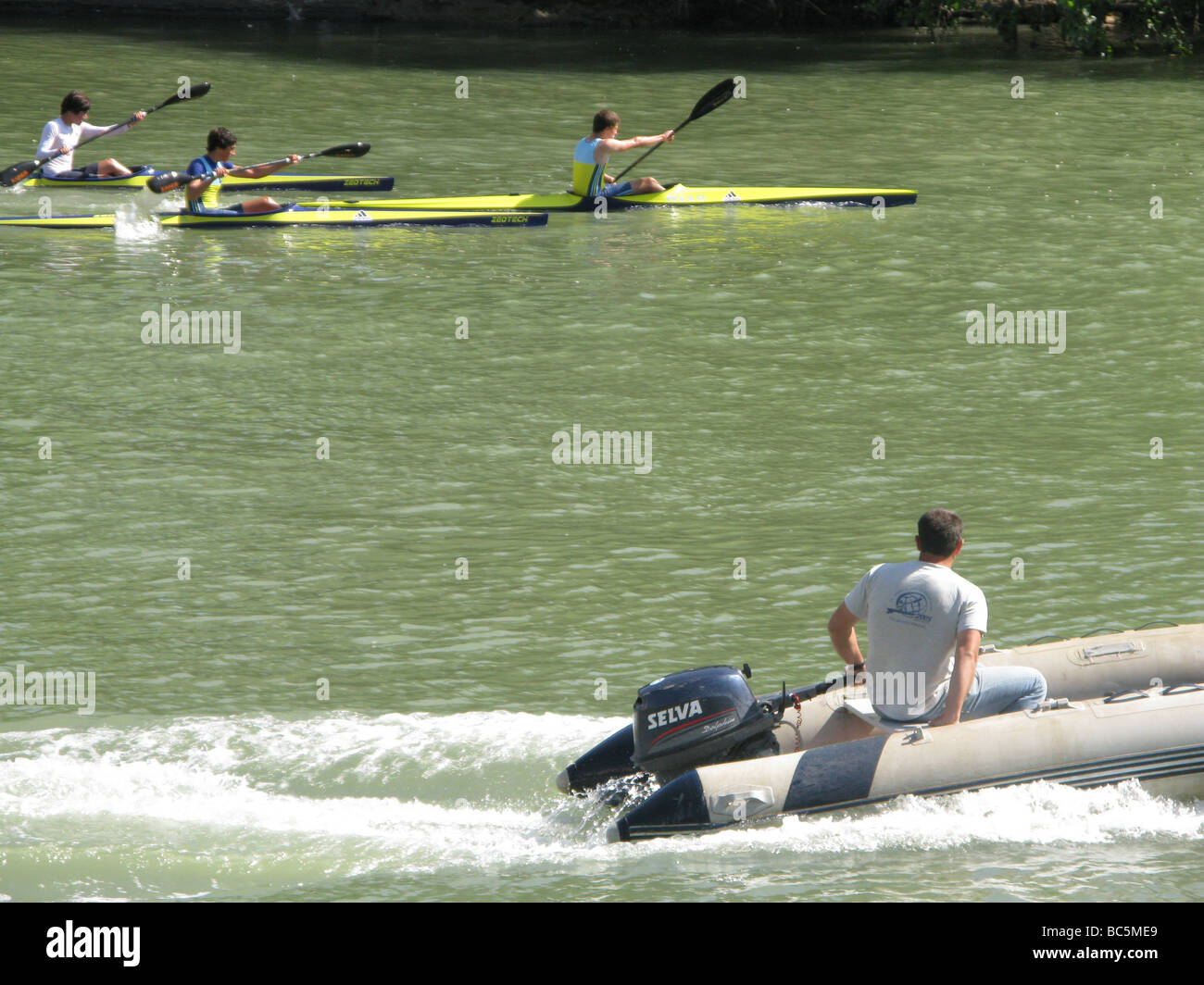 young rowing club members in action on the river tiber in rome Stock ...
