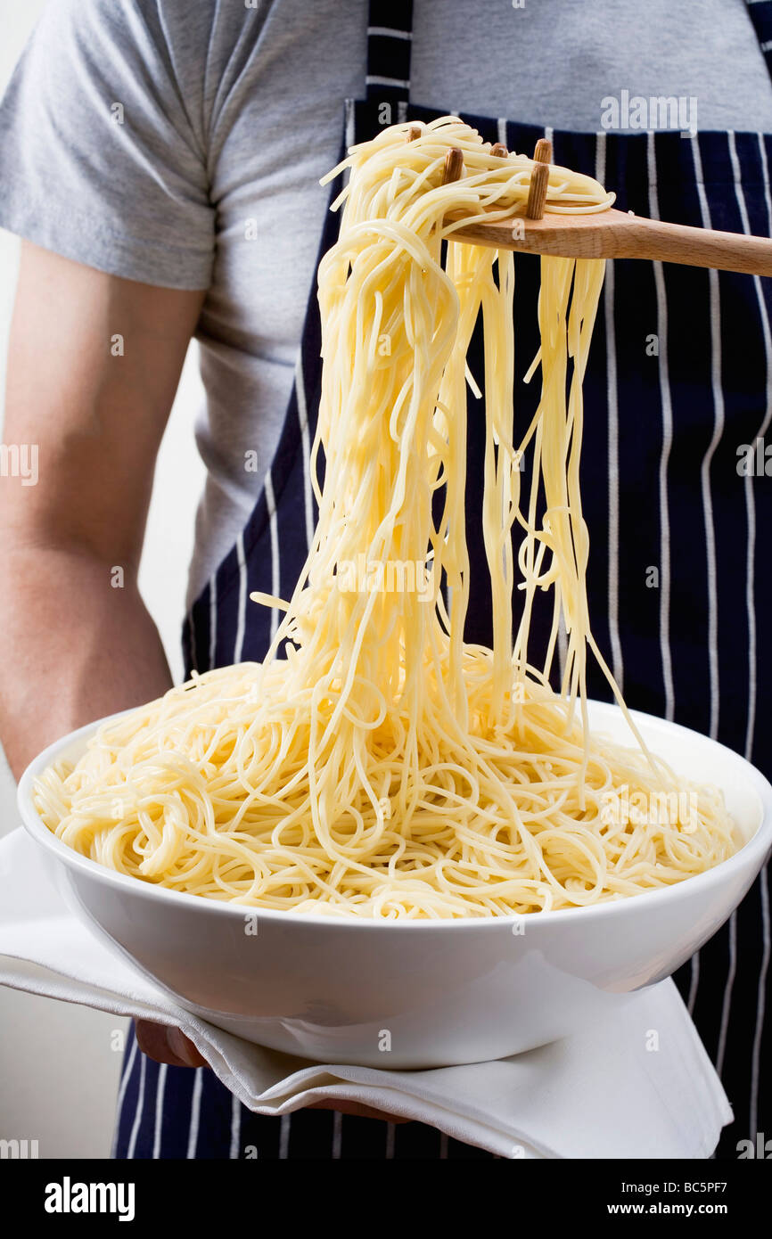 Cooked spaghetti in a dish and on spaghetti server Stock Photo - Alamy