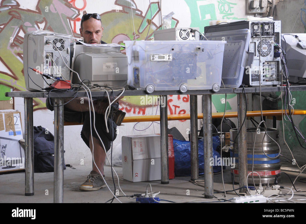 Hackers hi-res stock photography and images - Alamy