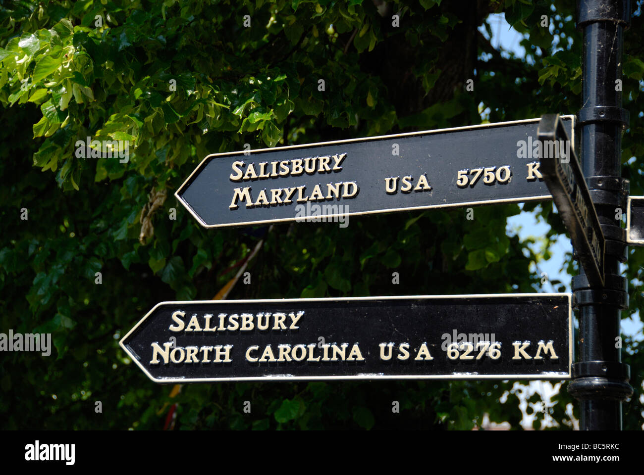 International Distance Signs Stock Photos & International Distance ...