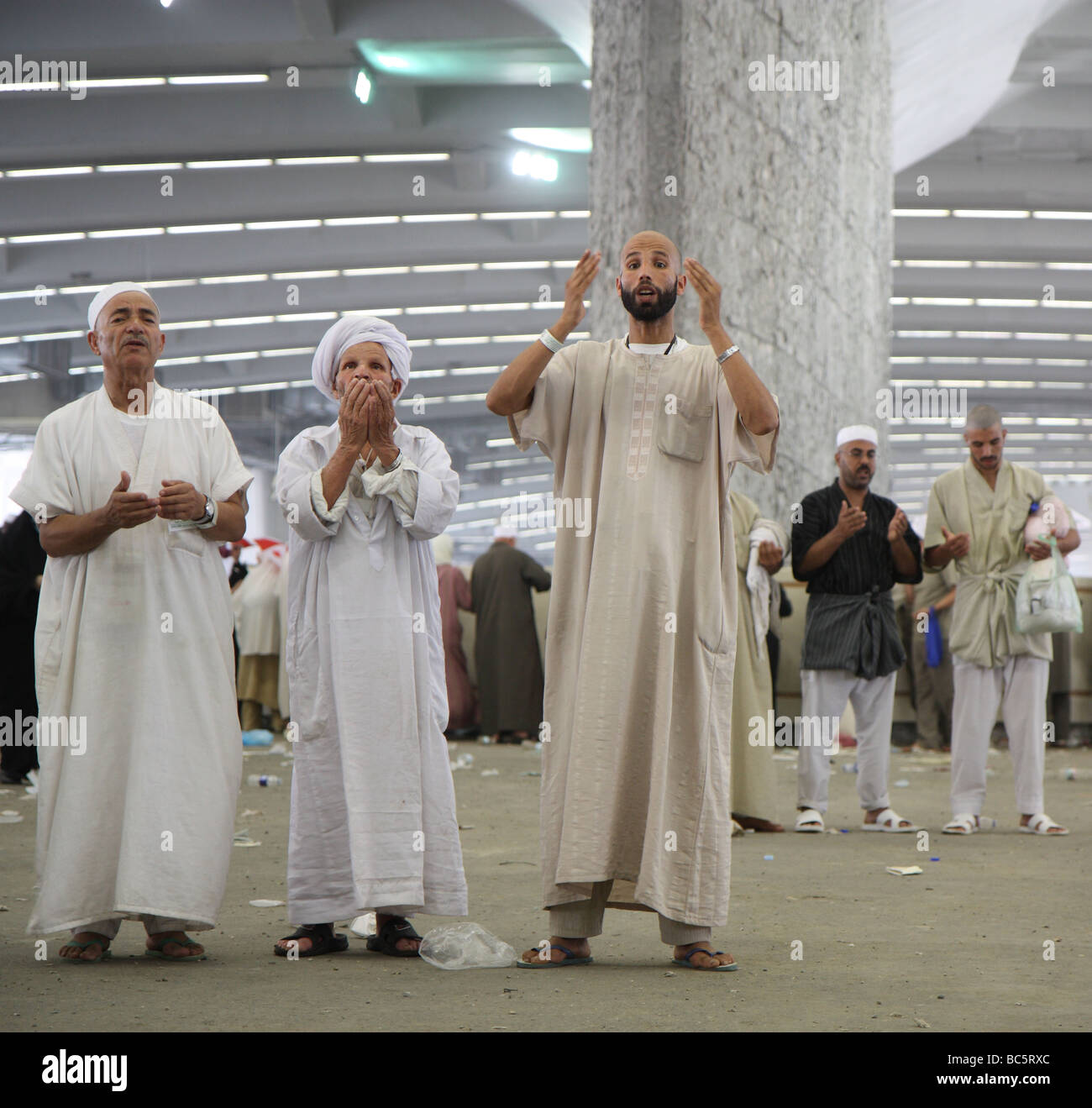Haj pilgrims jamarat hi-res stock photography and images - Alamy