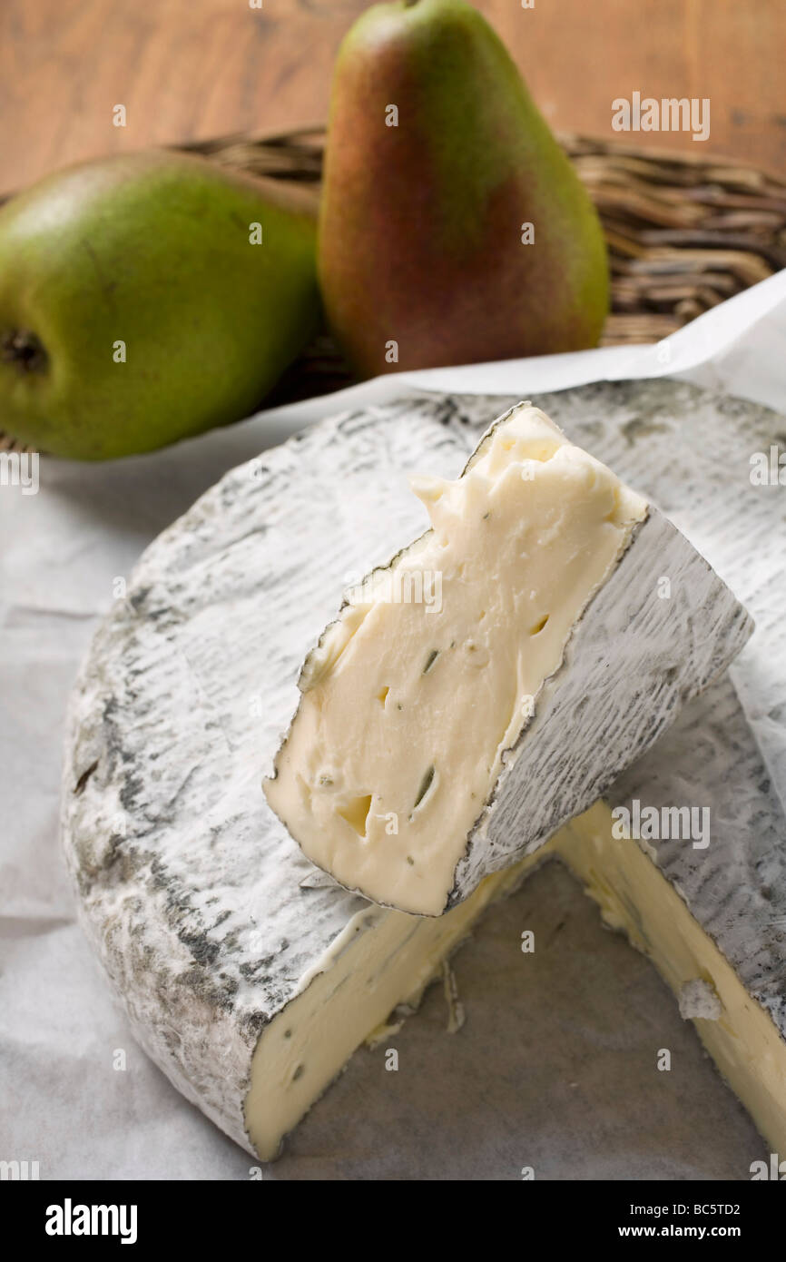 Blue cheese (Bresse Bleu, France) and pears Stock Photo - Alamy