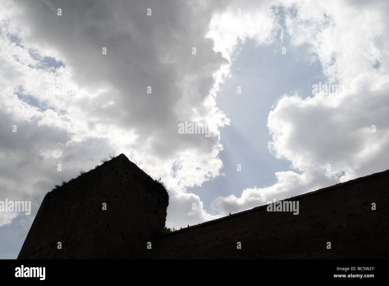 Ancient tower roman boundary wall hi-res stock photography and images ...