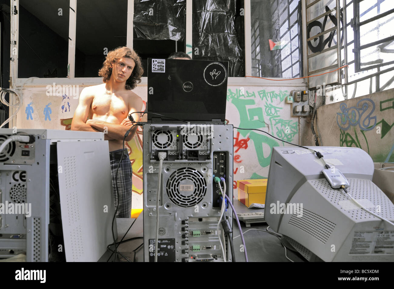 Hacker hacking software hi-res stock photography and images - Alamy