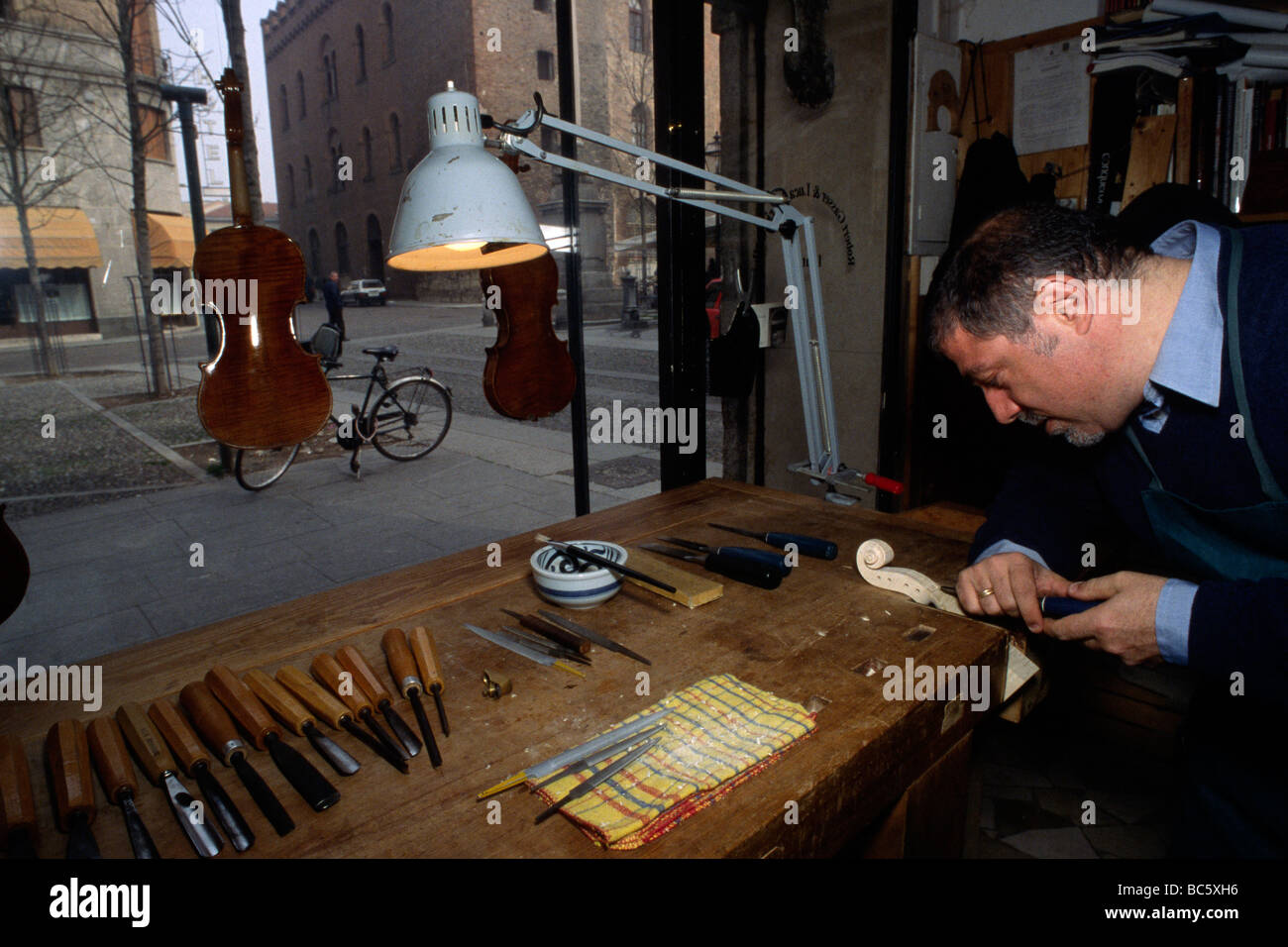 Violin maker tools hi-res stock photography and images - Alamy