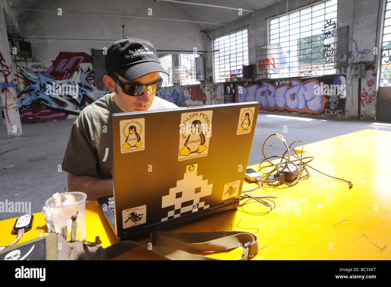 Hackers hi-res stock photography and images - Alamy