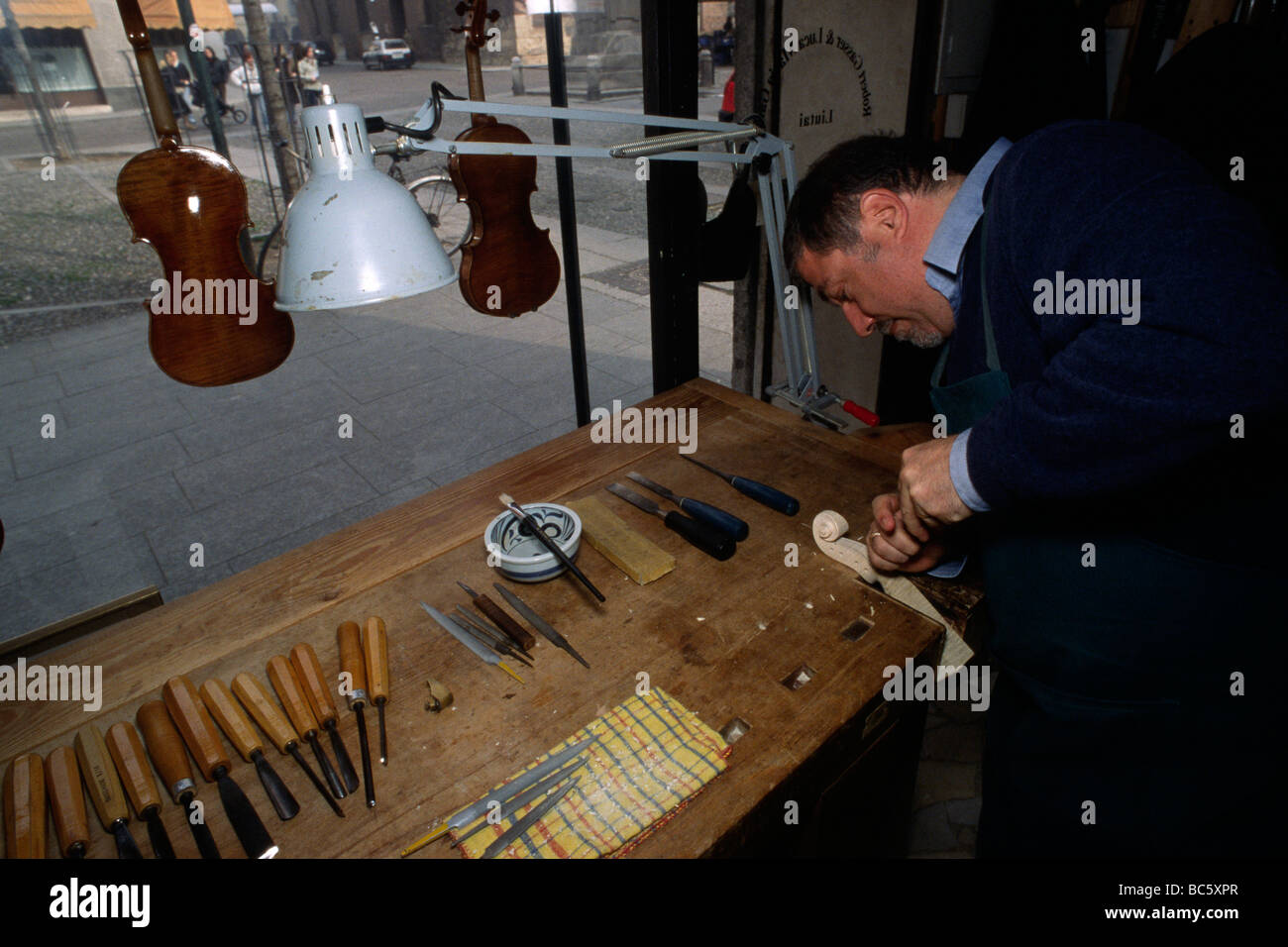Violin maker tools hi-res stock photography and images - Alamy