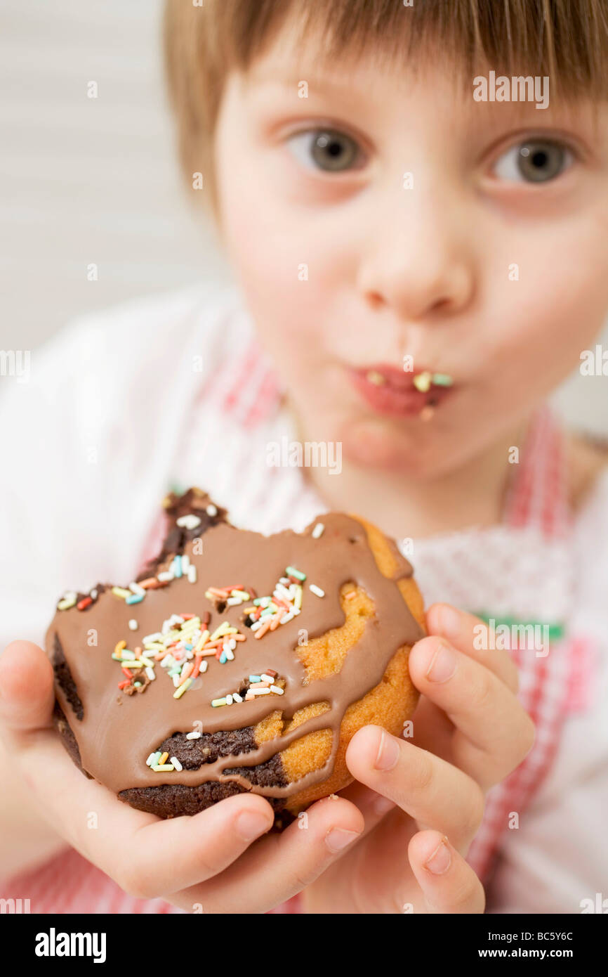 Small boy eating muffin with sugar sprinkles Stock Photo - Alamy