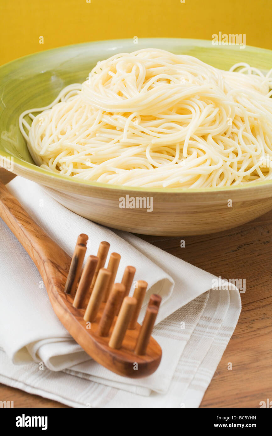 Cooked spaghetti in bowl, spaghetti server beside it Stock Photo - Alamy