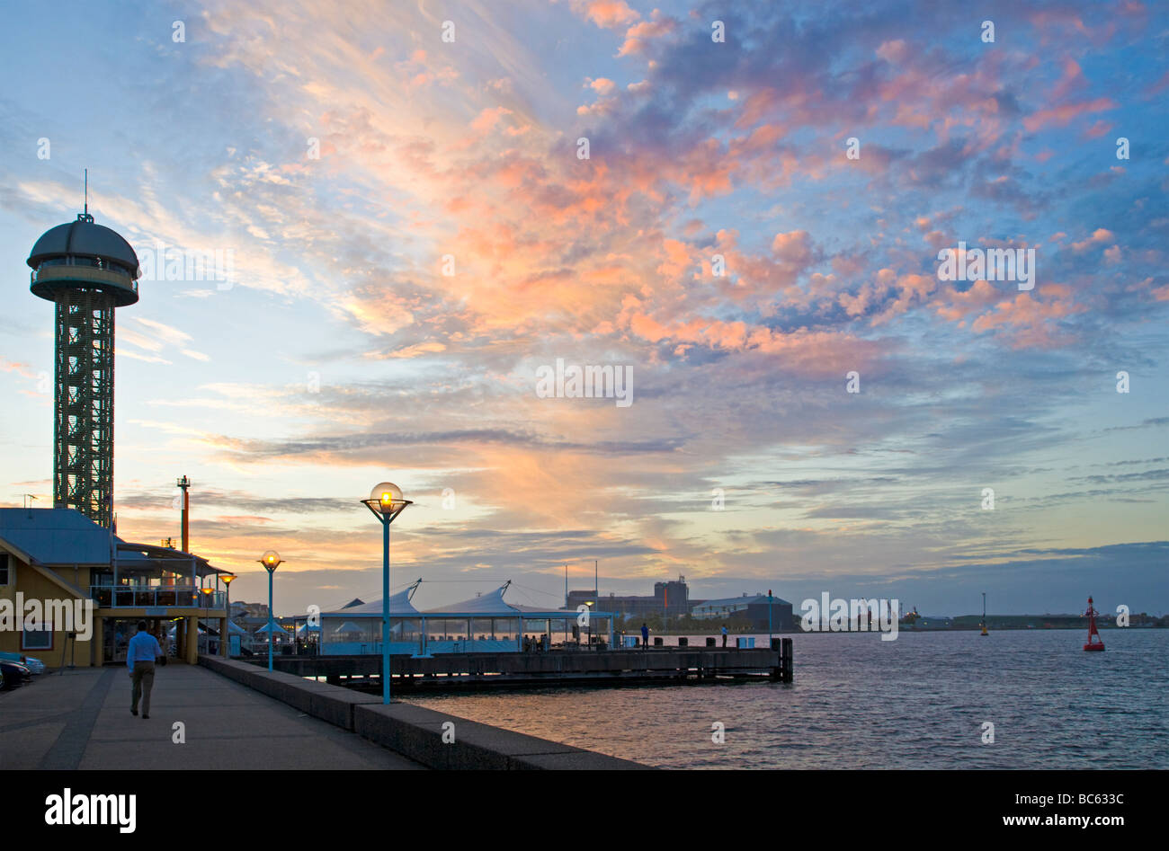 Queens warf hi-res stock photography and images - Alamy