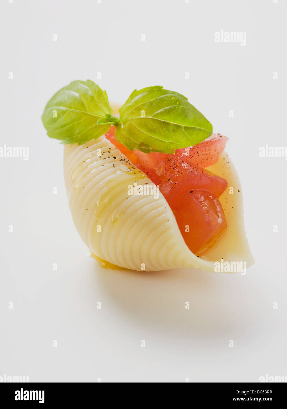 Pasta shell, filled with diced tomato Stock Photo - Alamy