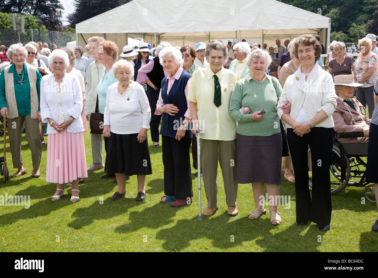 Land girls hi-res stock photography and images - Alamy
