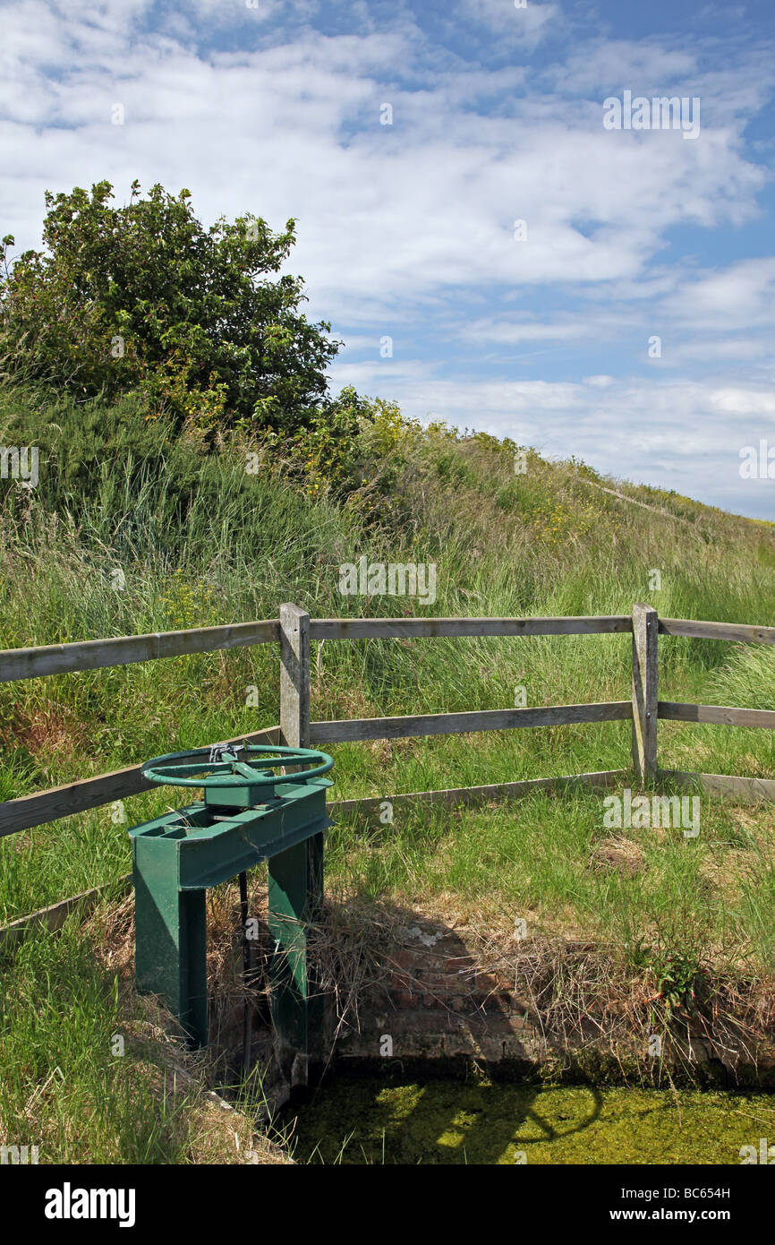 Sluice gate river hi-res stock photography and images - Alamy