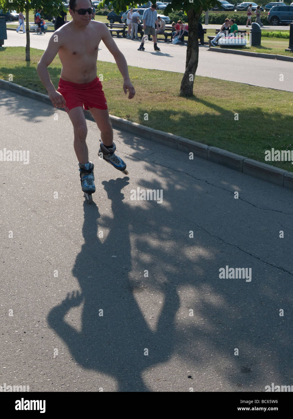 Roller skaters in Park Pobedy, Moscow, Russia Stock Photo - Alamy