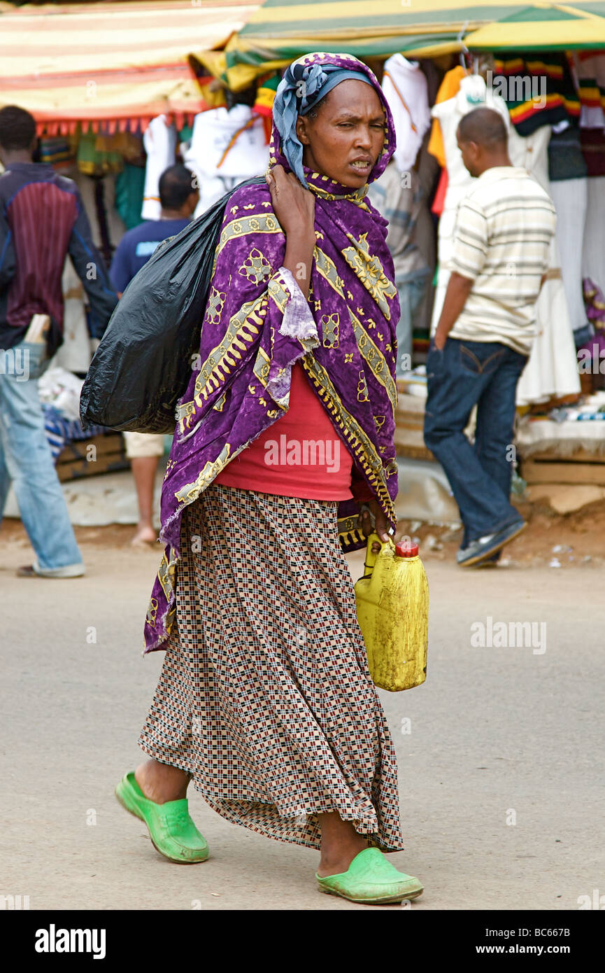 Poor slum street africa hi-res stock photography and images - Alamy