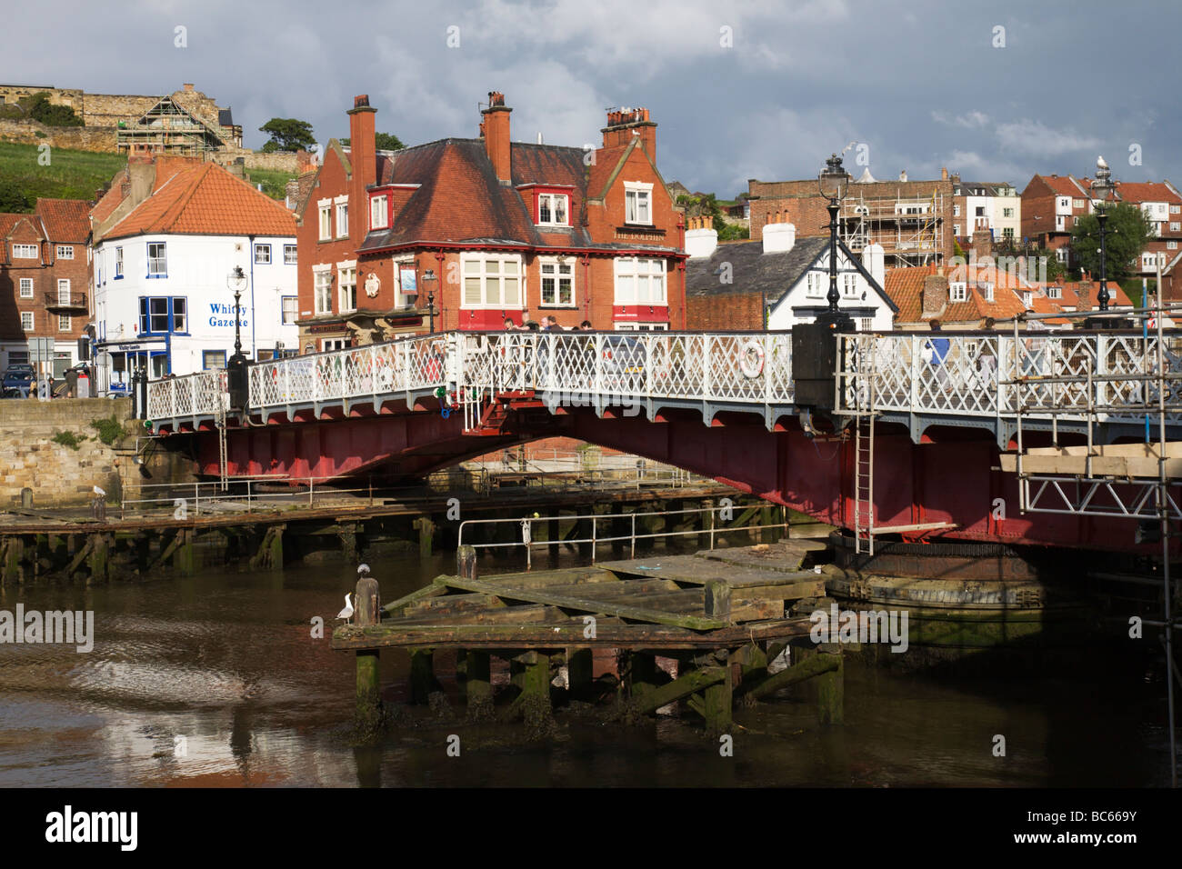 Whitby swing bridge harbour hi-res stock photography and images - Alamy