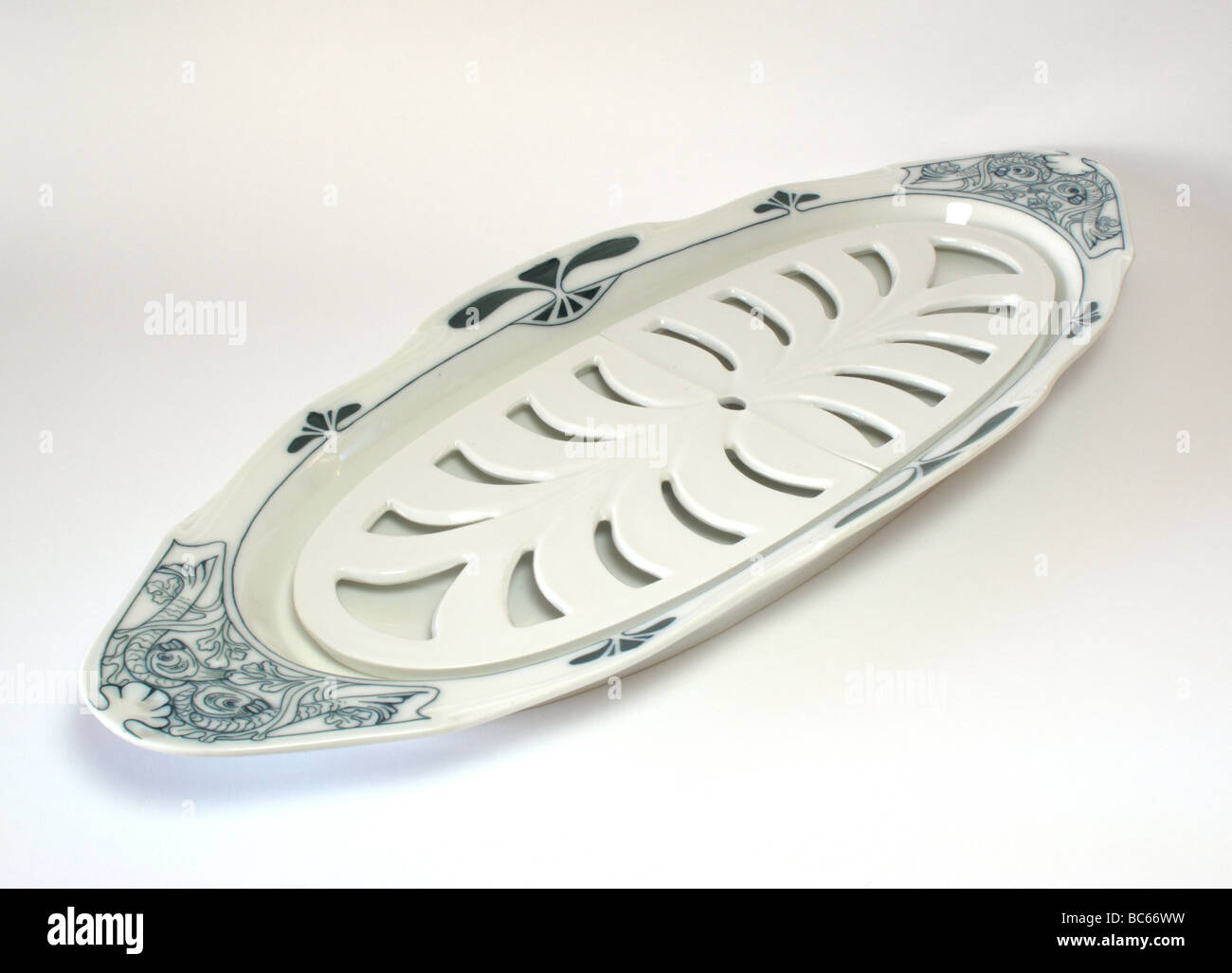 German Jugendstil fish platter designed by Ferninand Selle for Burgau ...