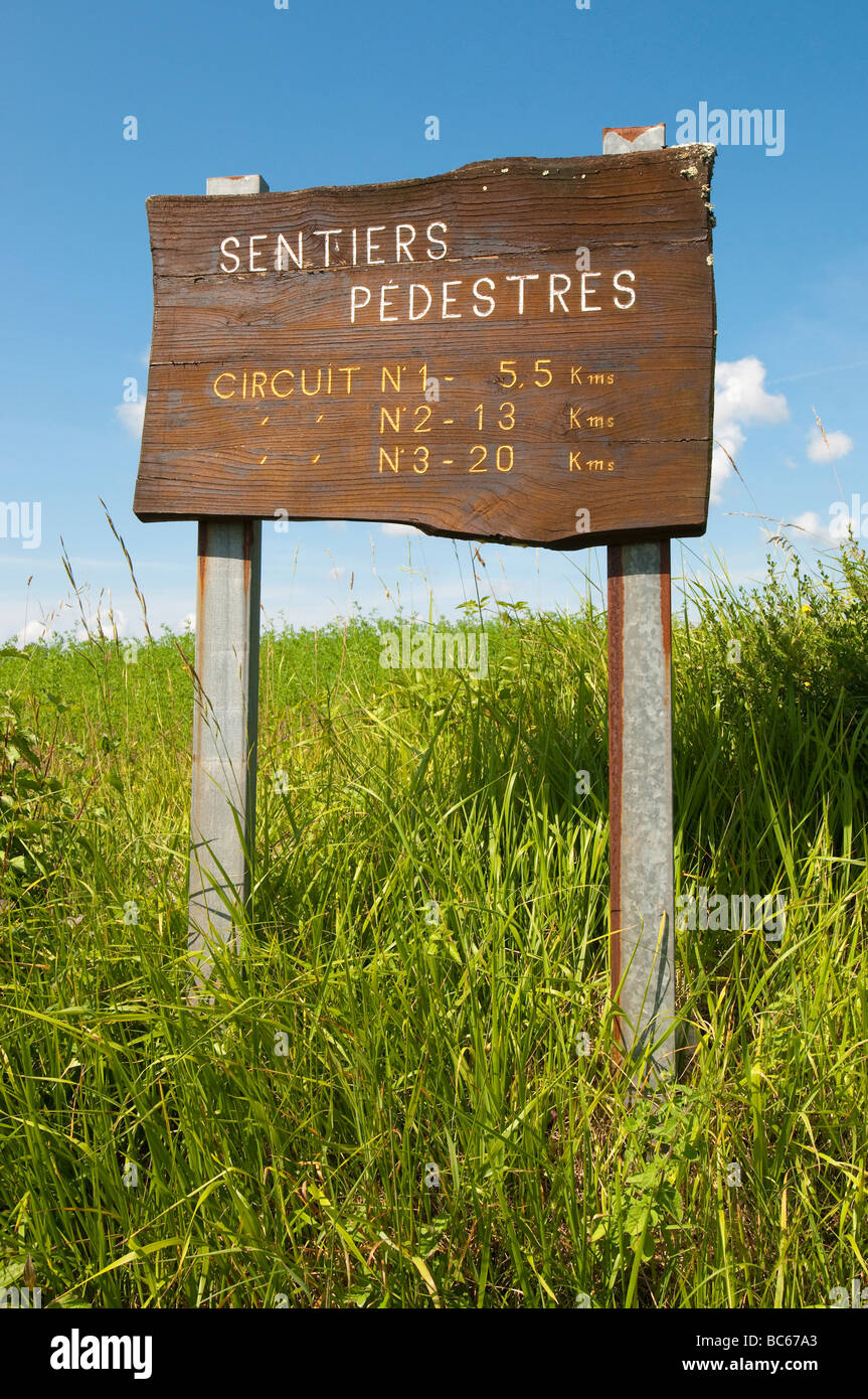 Walking distance info sign hi-res stock photography and images - Alamy