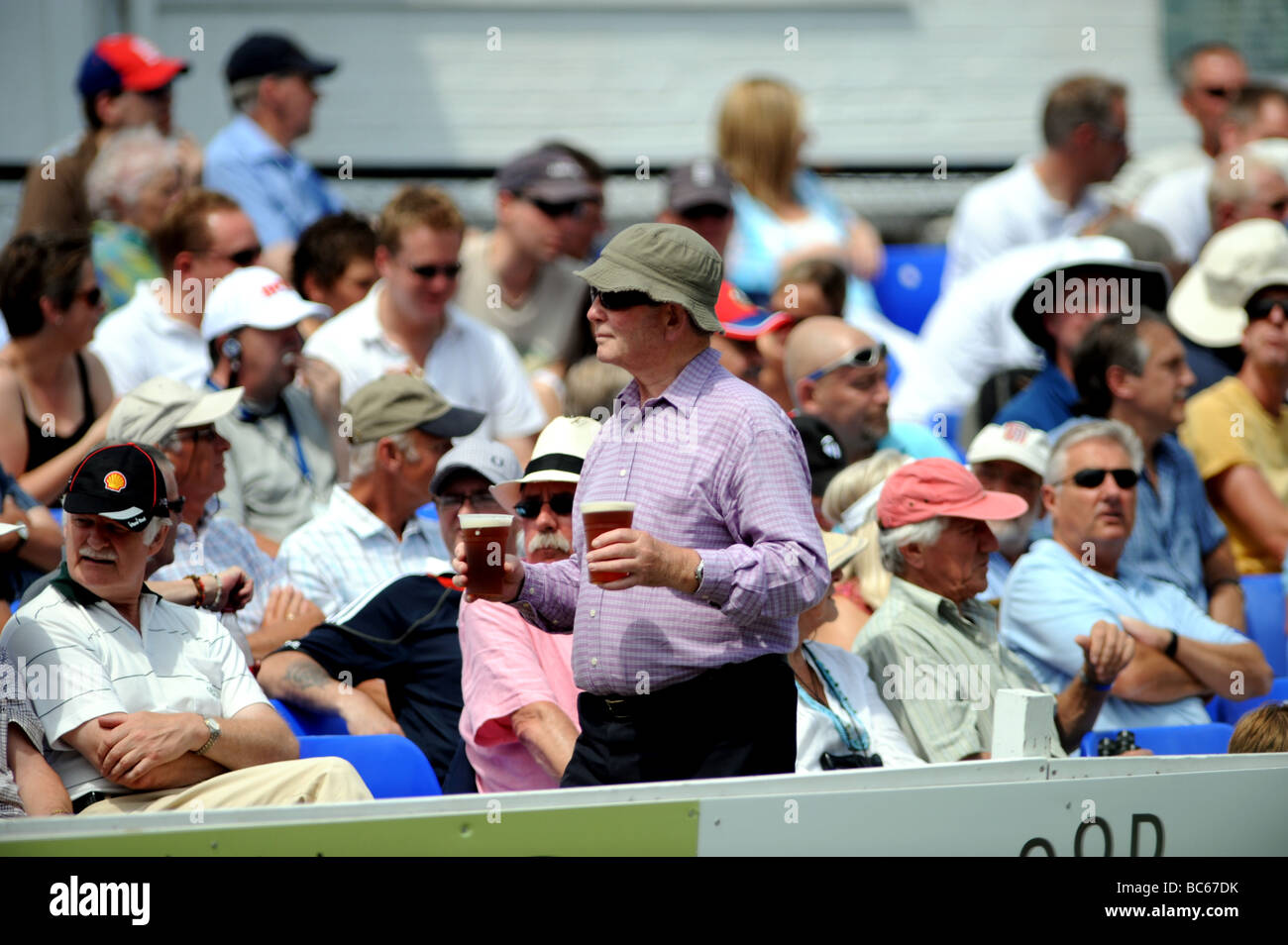 Cleavage busty hi-res stock photography and images - Alamy