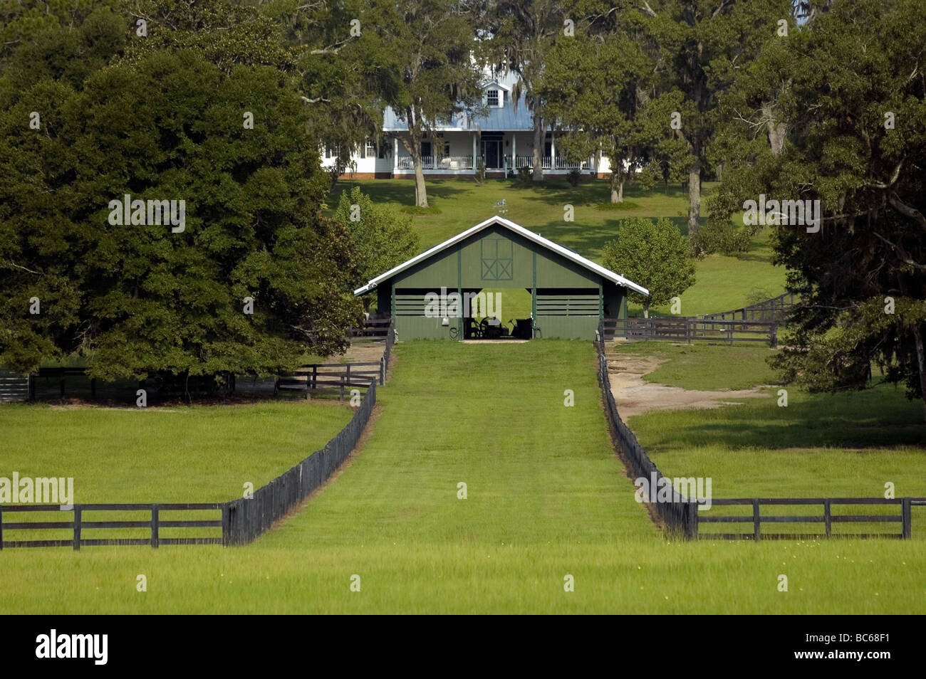 Rustic farm scene hi-res stock photography and images - Alamy